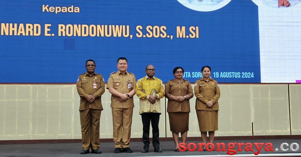 Septinus Lobat Lepas Jabatan, Bernhard Rondonuwu Resmi Jadi Penjabat ...