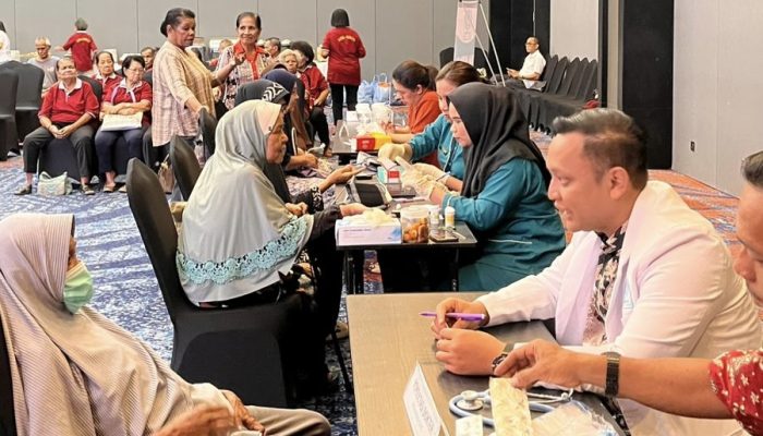 Pemeriksaan Gratis untuk Lansia, Menyambut HUT ke-3 Tahun Aston Sorong ...